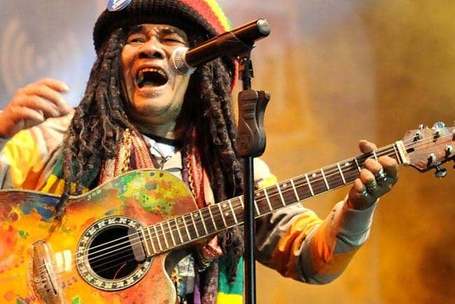 15 Musisi Legendaris Indonesia yang Karyanya Melekat di Hati | IDN Times