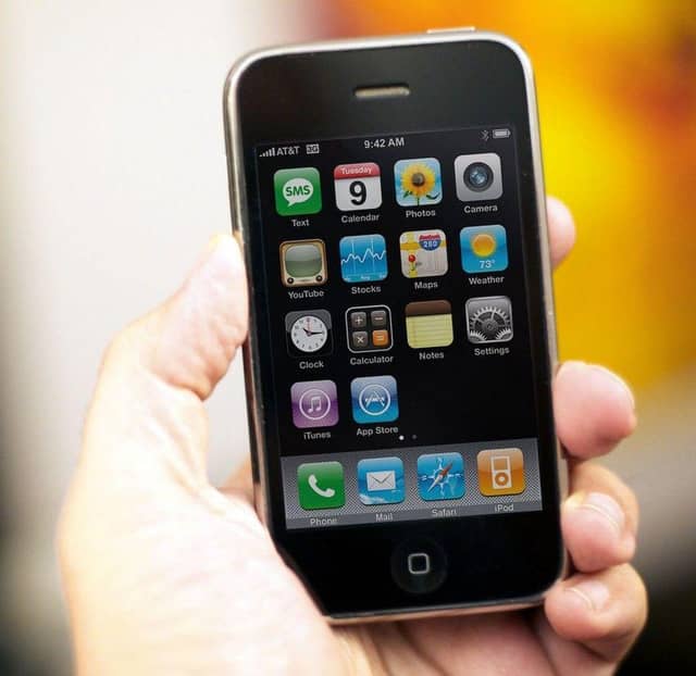 Daftar Harga Perdana iPhone dari Masa ke Masa | IDN Times