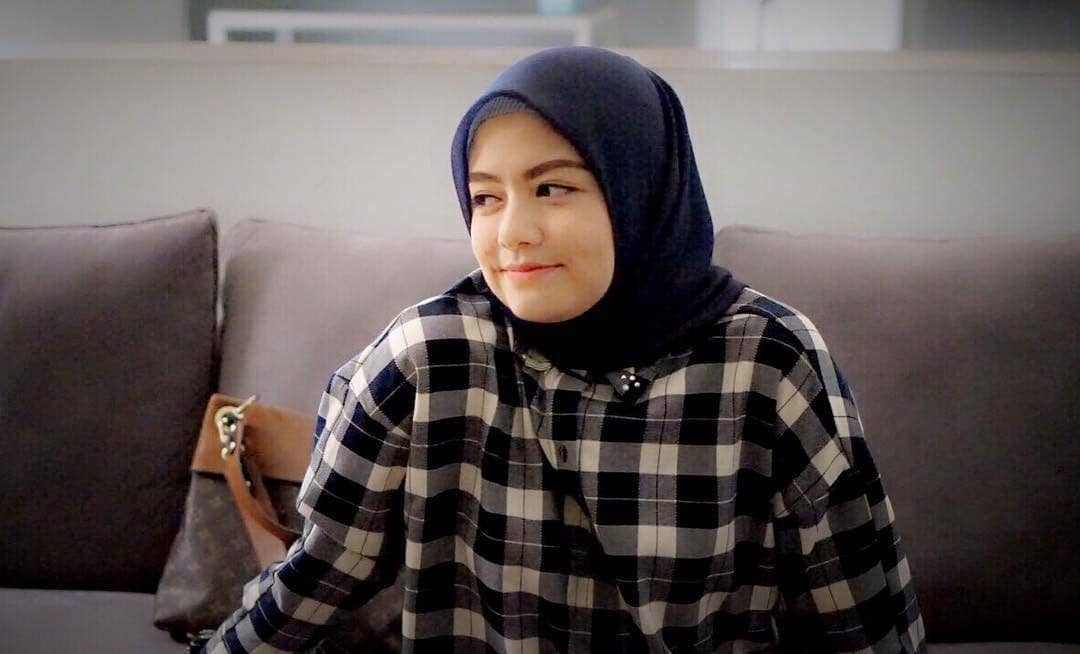 Makin Anggun, Ini 10 Gaya Hijab Tika Ramlan yang Cantiknya Aduhai | IDN ...