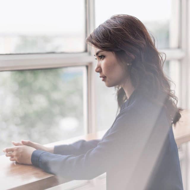 5 Fakta Menarik Fiona Anthony, Istri Menawan Aktor Dion Wiyoko | IDN Times