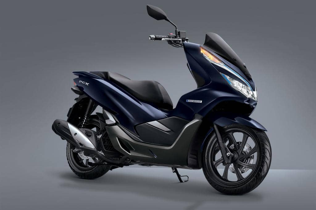 7 Perbandingan Honda PCX 160 dan Yamaha NMAX 155 | IDN Times