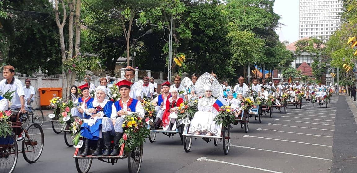 Seru! Risma Joget Poco-Poco Bareng Tamu Mancanegara | IDN Times