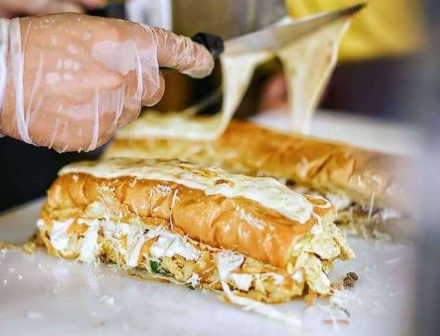 7 Roti Long John Paling Enak di Jakarta, Porsinya Puas Banget | IDN Times