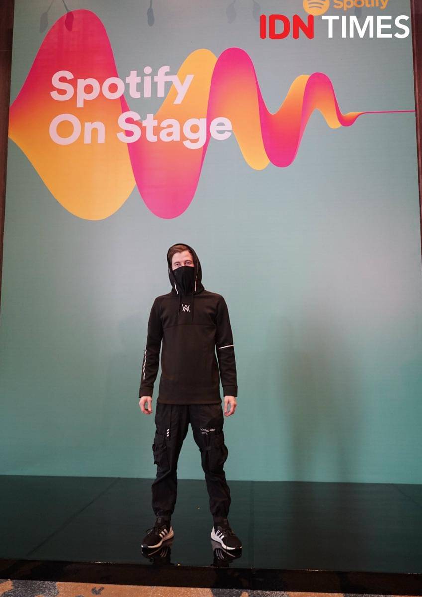 Lirik Lagu Not You - Alan Walker feat. Emma Steinbakken | IDN Times