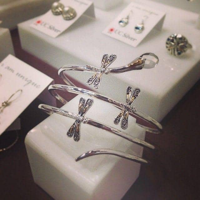 10 Contoh Mahar Pernikahan yang Berkesan dan Bermanfaat | IDN Times