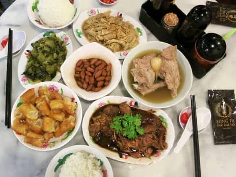 7 Rekomendasi Kuliner Babi Paling Enak di Jakarta, Dijamin Ketagi | IDN ...
