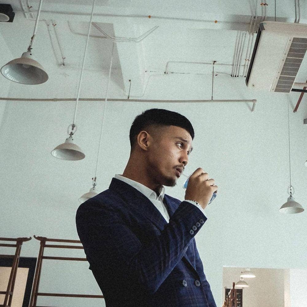 10 Potret Yusuf Ubay, Vokalis Baru Nidji yang Gantikan Giring | IDN Times