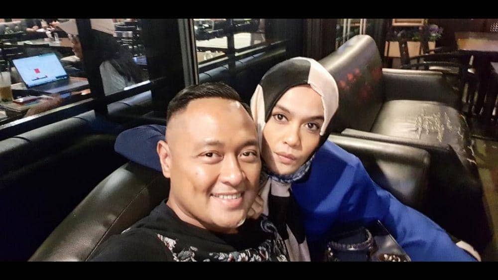 Punya Keluarga Harmonis, 10 Potret Bemby Pemeran Norman di Cinta | IDN ...