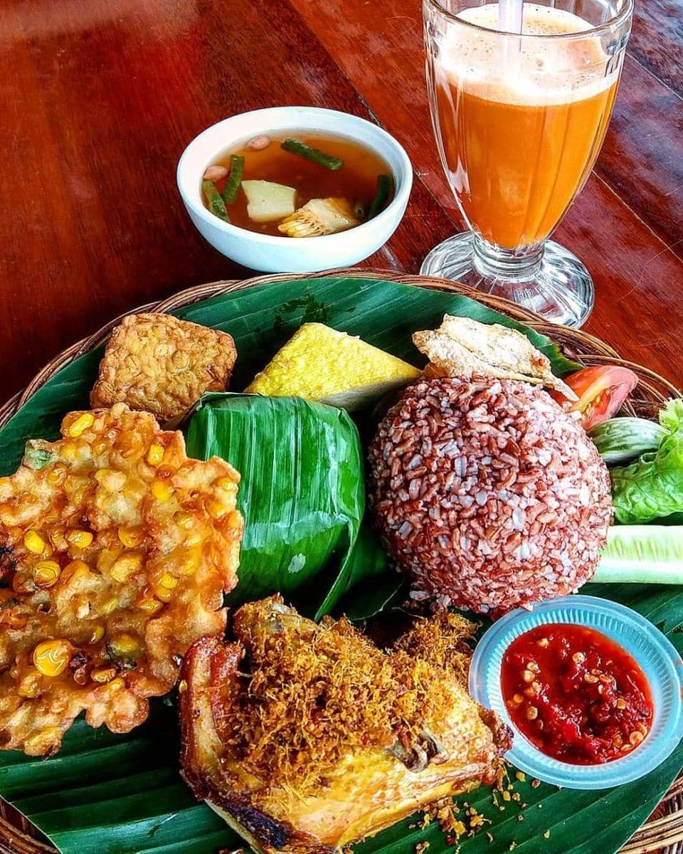 10 Jenis Nasi yang Cuma Ada di Indonesia, Semuanya Enak & Bikin N | IDN ...