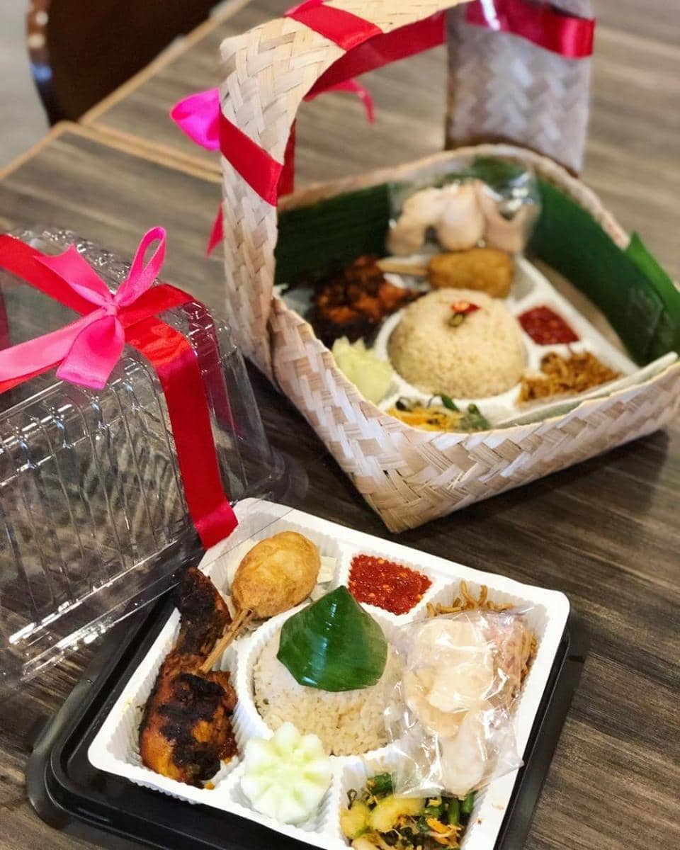 10 Jenis Nasi yang Cuma Ada di Indonesia, Semuanya Enak & Bikin N | IDN ...