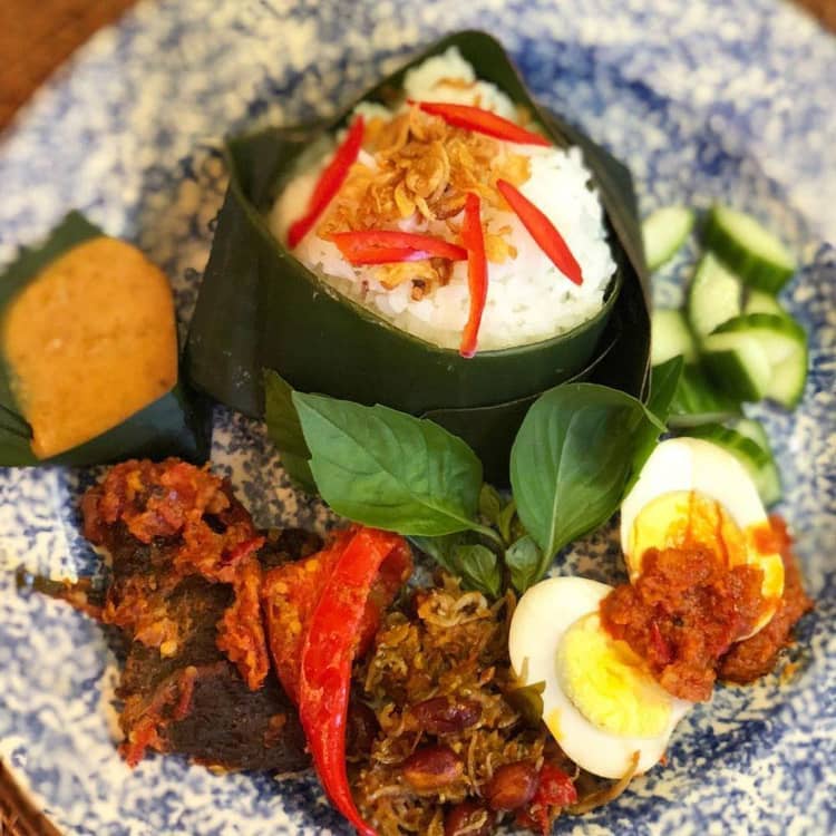 10 Jenis Nasi yang Cuma Ada di Indonesia, Semuanya Enak & Bikin N | IDN ...