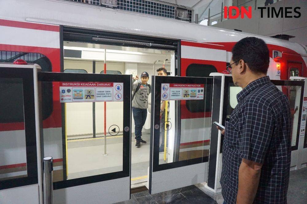 Daftar Stasiun LRT yang Terhubung dengan Halte Transjakarta | IDN Times