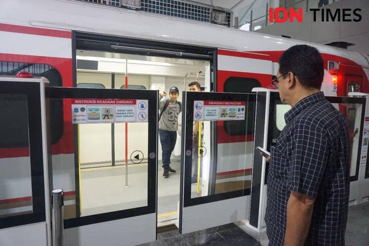Daftar Stasiun LRT yang Terhubung dengan Halte Transjakarta | IDN Times