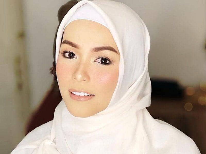 8 Potret Metha Istri Uki Noah Dalam Balutan Hijab, Bikin Hati Ade | IDN ...