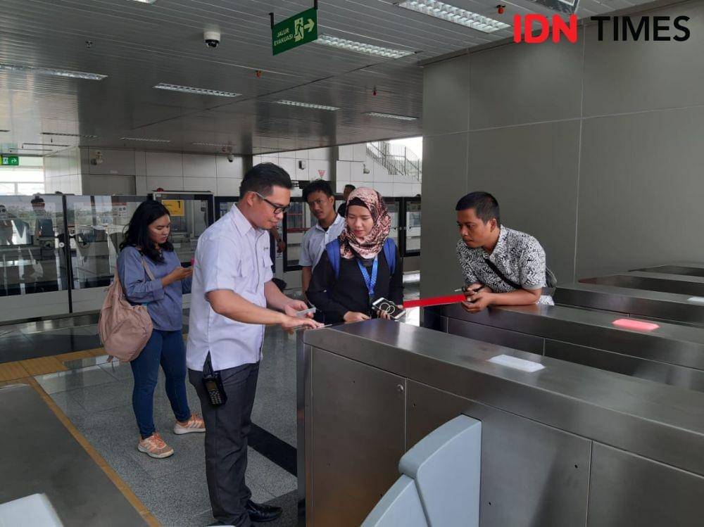 Daftar Stasiun LRT yang Terhubung dengan Halte Transjakarta | IDN Times