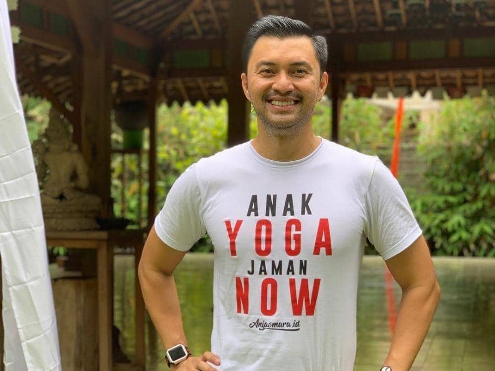 Punya Tubuh Bugar, Ini 10 Potret Anjasmara Ketika Melakukan Yoga | IDN ...