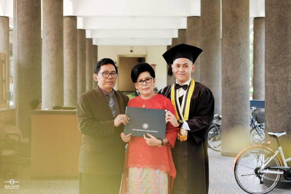 8 Toga Wisuda Terkece dari Kampus di Indonesia, Ada USU Hingga UI | IDN ...