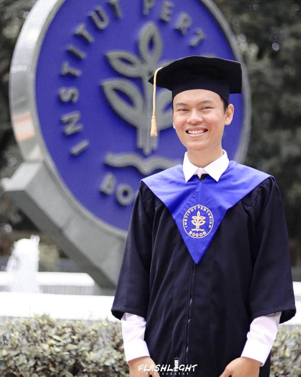 8 Toga Wisuda Terkece dari Kampus di Indonesia, Ada USU Hingga UI | IDN ...