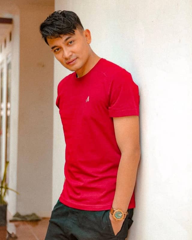 Punya Gaya yang Stylish, 9 Potret Menawan Aktor Panji Saputra | IDN Times