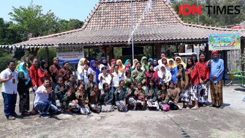 Kisah Tri Joko Saptono, Rela Mengabdi Agar Budaya Jawa Tetap Lest | IDN ...