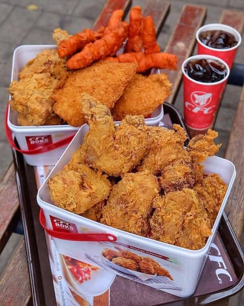 8 Restoran Fried Chicken Paling Terkenal di Indonesia, Mana Favor | IDN ...