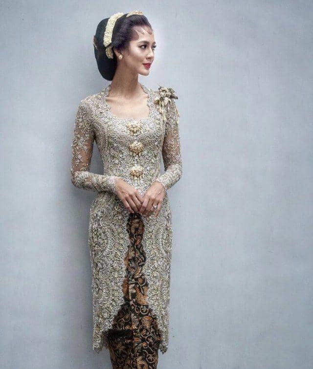 10 Model Kebaya untuk Orang Kurus Terkini | IDN Times