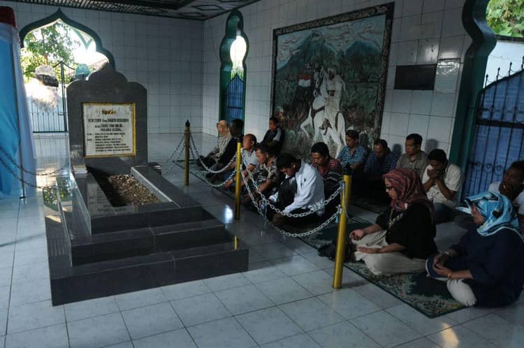 Biografi Tuanku Imam Bonjol Lengkap: Ulama Pemberani Asal Minangkabau ...
