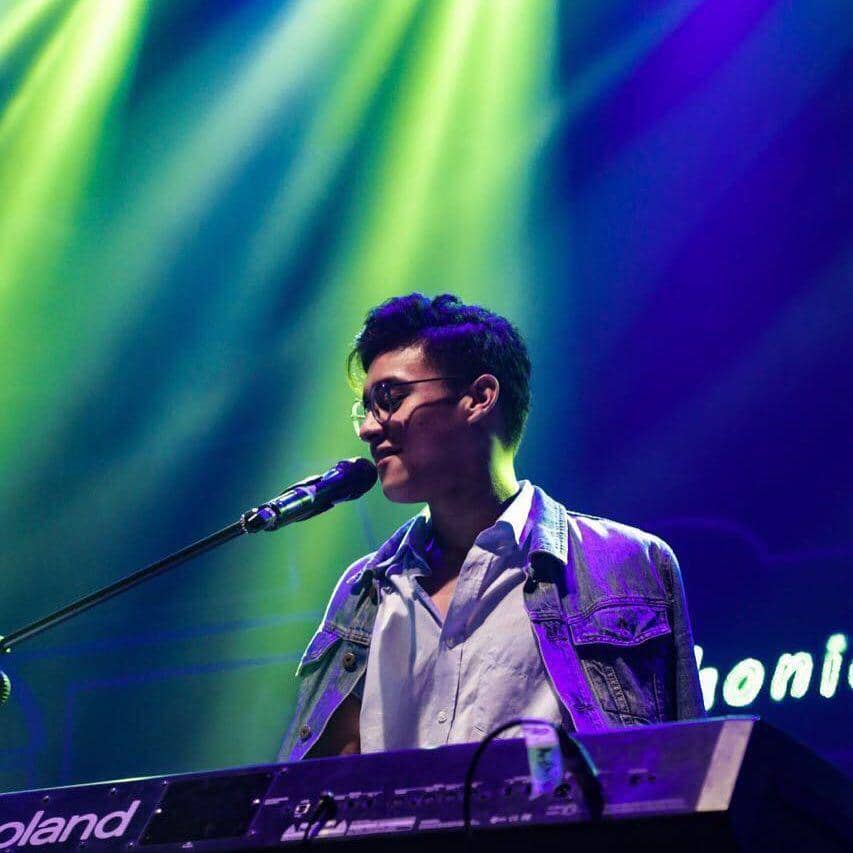 10 Penyanyi Pria Indonesia Paling Populer di 2019, Suaranya Bikin | IDN ...