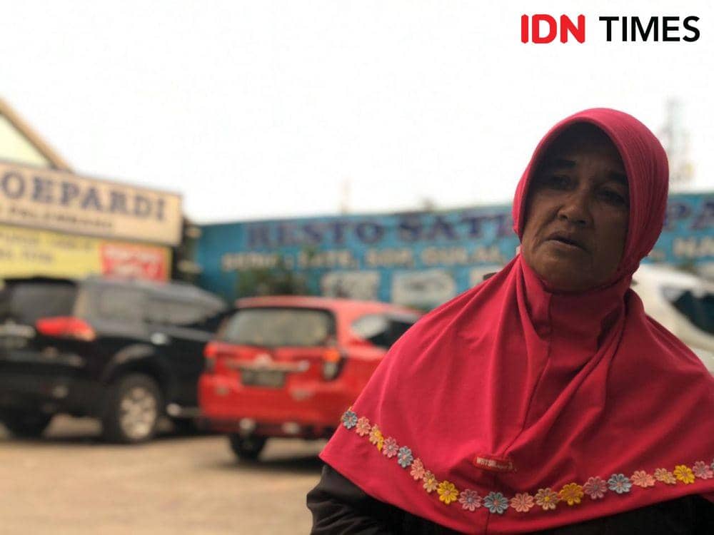 Minarni, Potret Sang Ibu dari Palembang Hidupi Anak dari Hasil Pa | IDN Times Sumsel