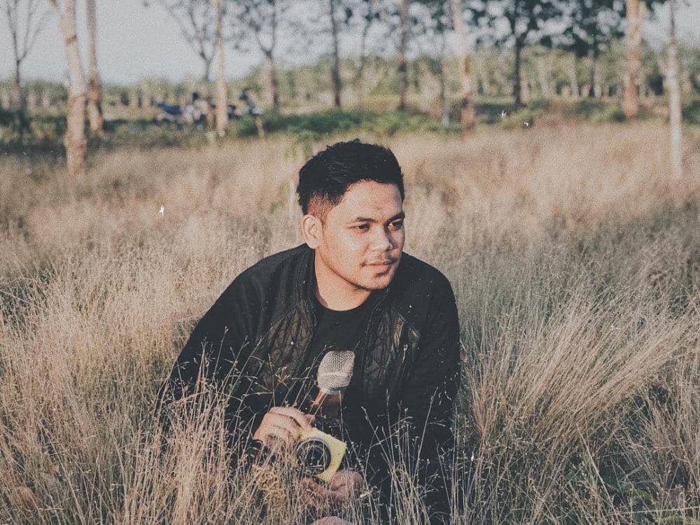 Jadi Vokalis Baru LYLA Band, Ini 11 Potret Menawan Ario Setiawan | IDN ...