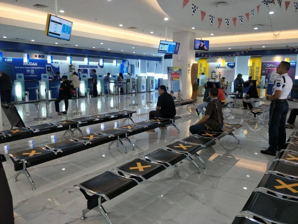 10 Tugas Teller Bank yang Wajib Kamu Ketahui! | IDN Times