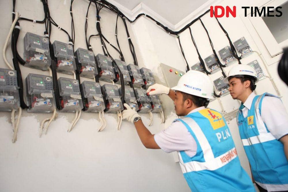 Profil PLN, BUMN yang Urusi Aliran Listrik ke Seluruh Pelosok Neg | IDN ...