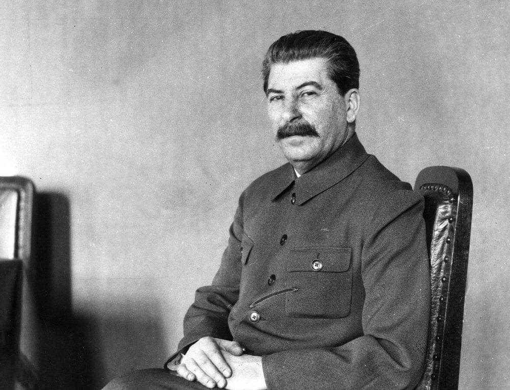 7 Fakta di Balik Kematian Joseph Stalin, Diracun atau Stroke | IDN Times