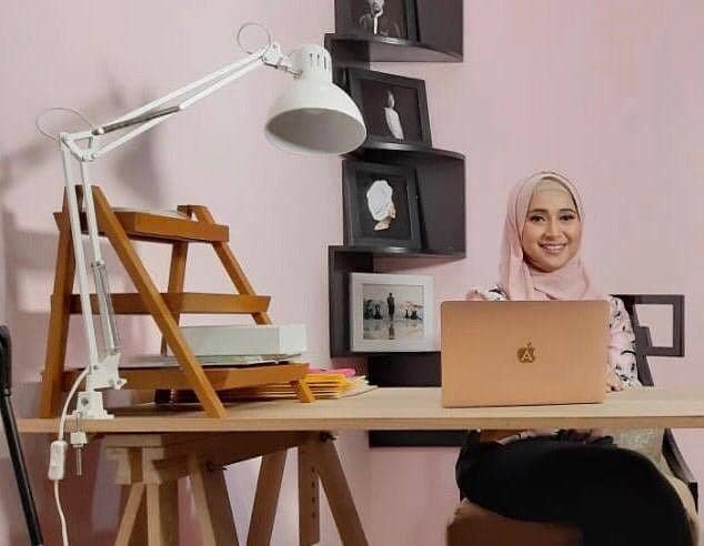 10 Pesona Dokter Arti Indira, Istri Tompi yang Jarang Terekspos | IDN Times