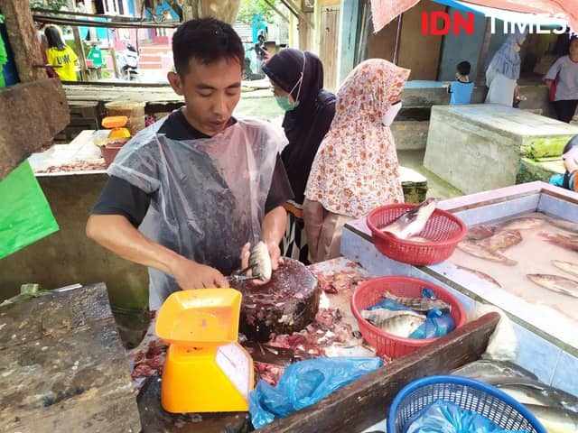 Harga Sembako Palembang Terkini: Ikan dan Ayam Serentak Naik | IDN ...