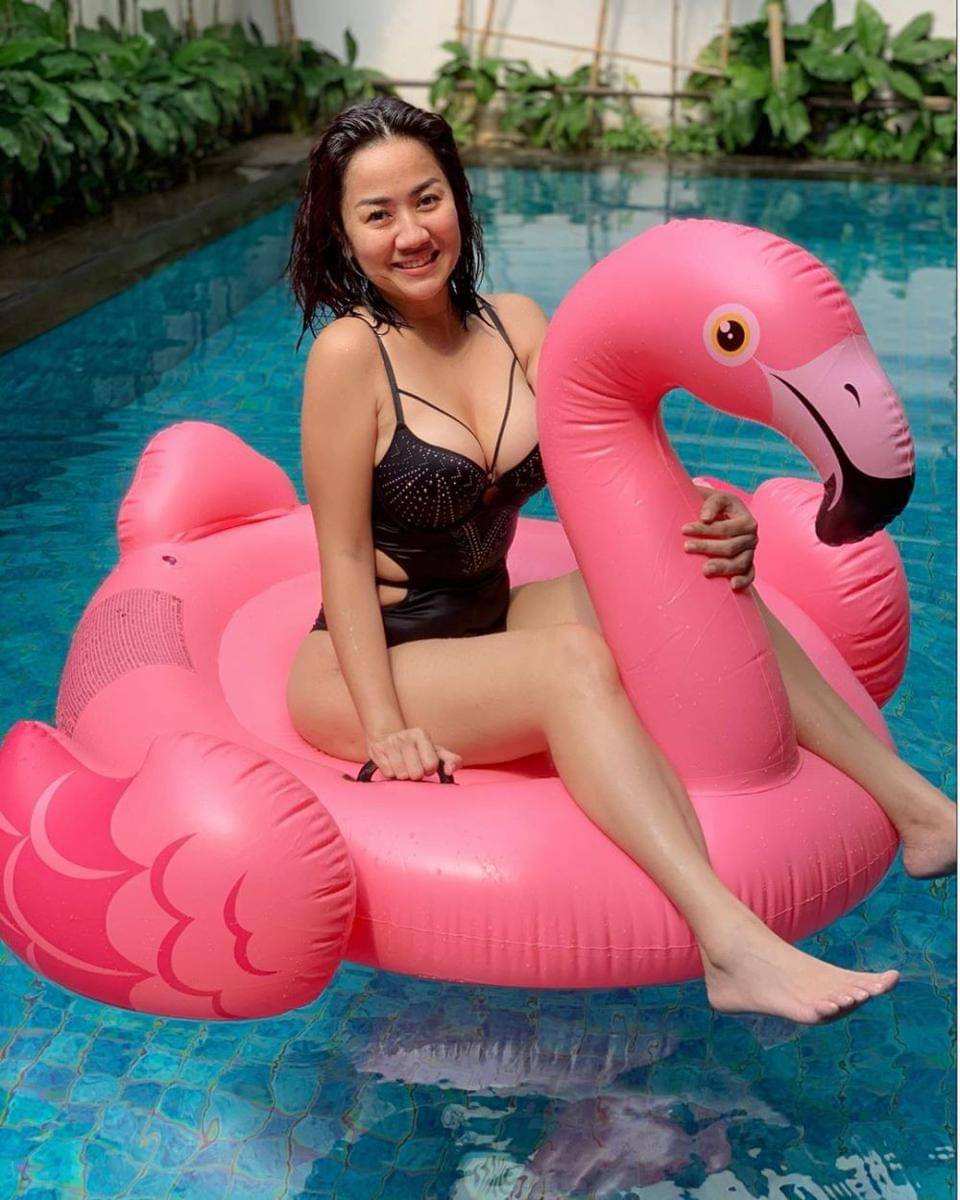 10 Potret Memesona Tante Ernie, Tante Pemersatu Bangsa yang Lagi | IDN Times Jateng