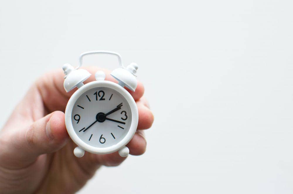 Penggunaan Kata Pukul dan Jam yang Benar | IDN Times