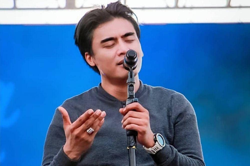 Chord dan Lirik Lagu Cinta Tak Harus Memiliki - ST12, Nyesek | IDN Times