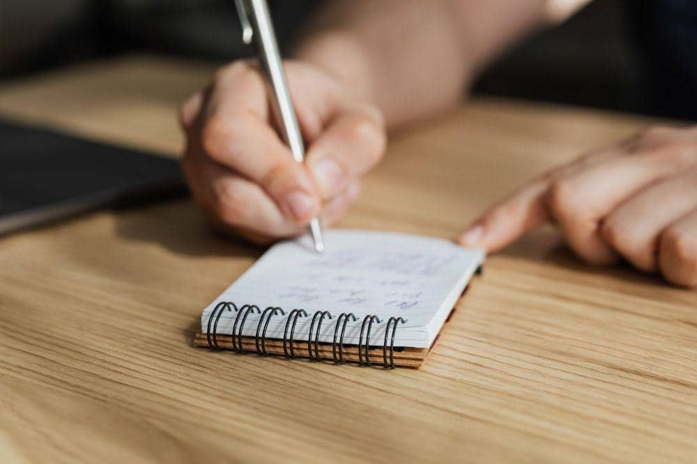 Memo: Pengertian, Fungsi, Struktur, dan Cara Membuatnya | IDN Times