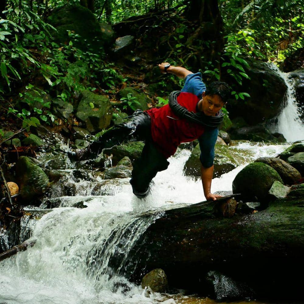 10 Potret Keren Tyo Survival, Presenter dan YouTuber Berjiwa Petu | IDN ...