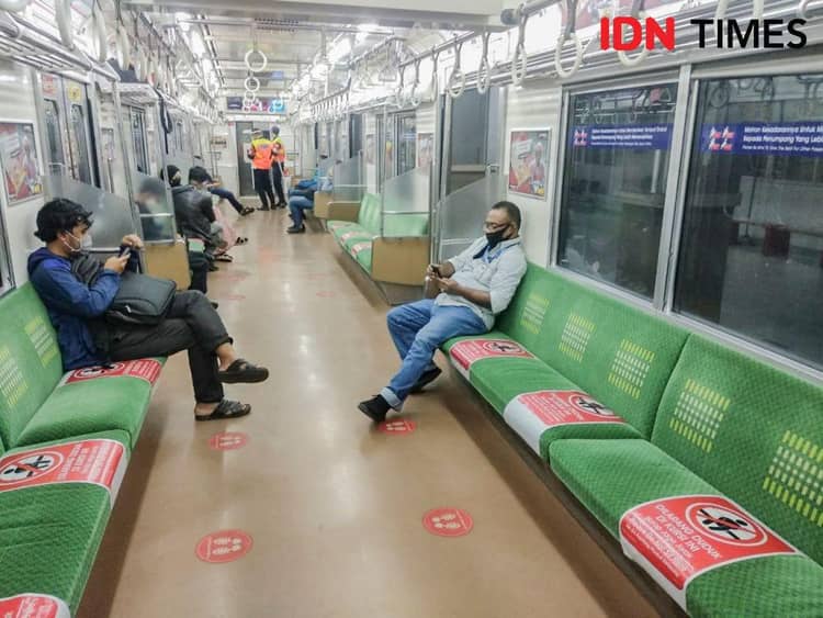 2 Cara Naik KRL Terbaru 2024, Panduan untuk Komuter Pemula | IDN Times
