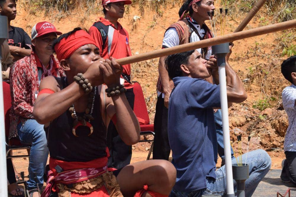 Senjata Tradisional Sumpit Suku Dayak yang Dinamai Sipet | IDN Times Kaltim
