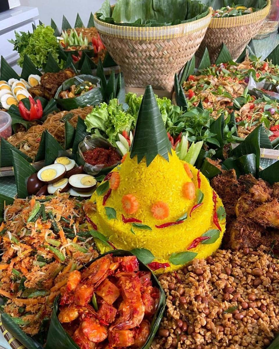 Sejarah dan Makna Filosofi Tumpeng yang Wajib Dipahami | IDN Times