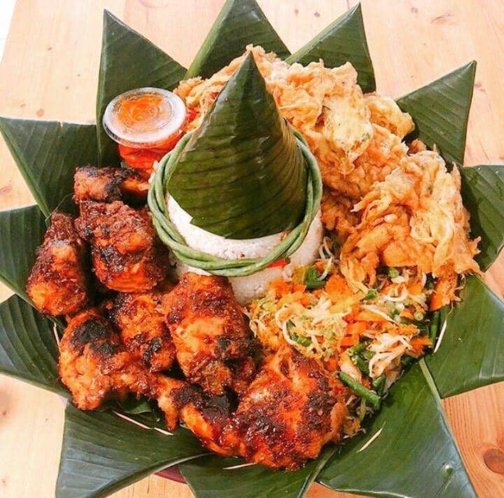 Sejarah dan Makna Filosofi Tumpeng yang Wajib Dipahami | IDN Times