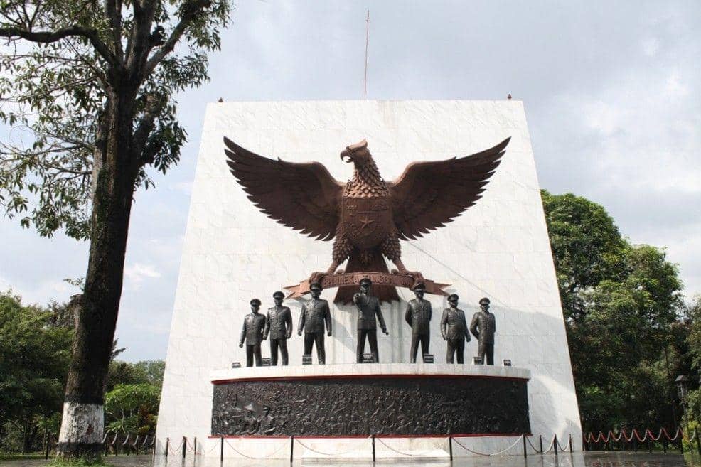 Biografi DI Panjaitan, Pahlawan Revolusi yang Gugur di Lubang Bua | IDN ...