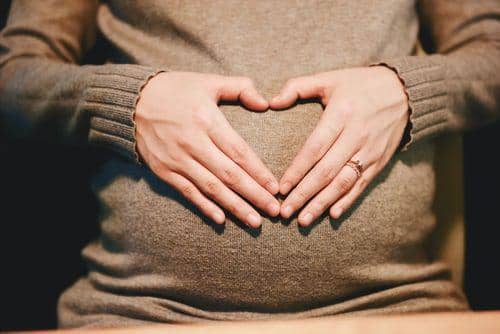 7 Penyebab Perut Terasa Keras atau Kencang saat Hamil | IDN Times