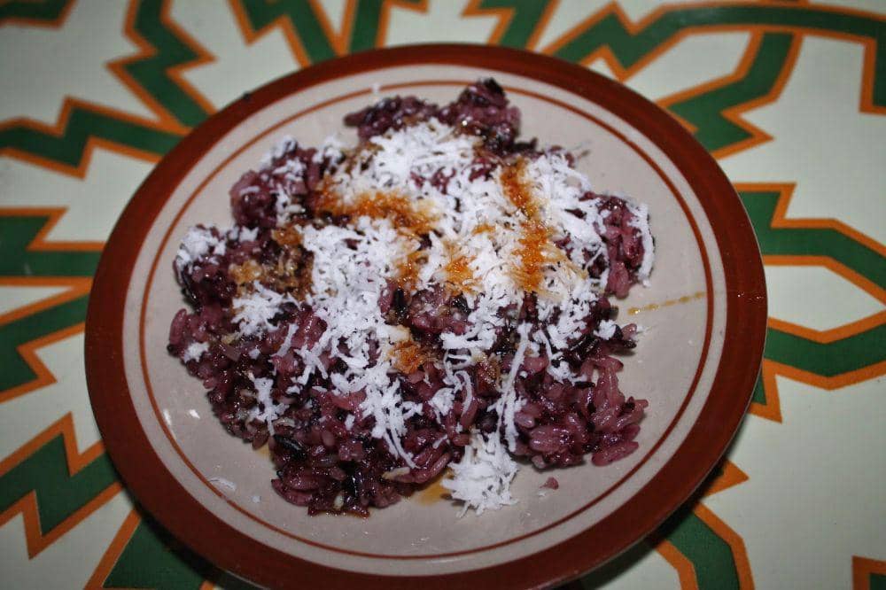 9 Jajanan Khas Bali yang Disajikan dengan Parutan Kelapa, Wajib C | IDN ...