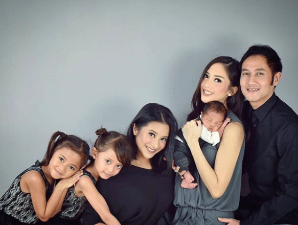 Cerai Setelah 11 Tahun, 9 Potret Ririn Dwi Arianti dan Aldi | IDN Times