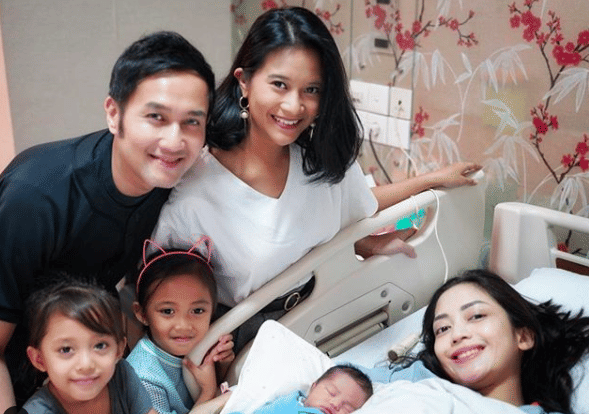 Cerai Setelah 11 Tahun, 9 Potret Ririn Dwi Arianti dan Aldi | IDN Times