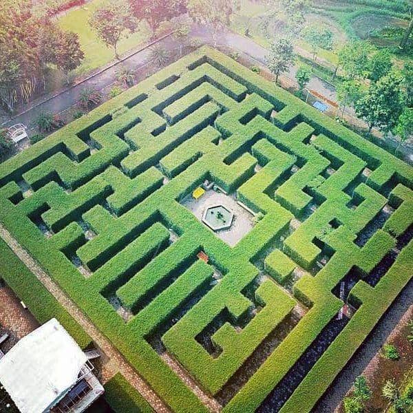 7 Taman Berkonsep Labirin Paling Estetik di Indonesia, Awas Terse | IDN ...